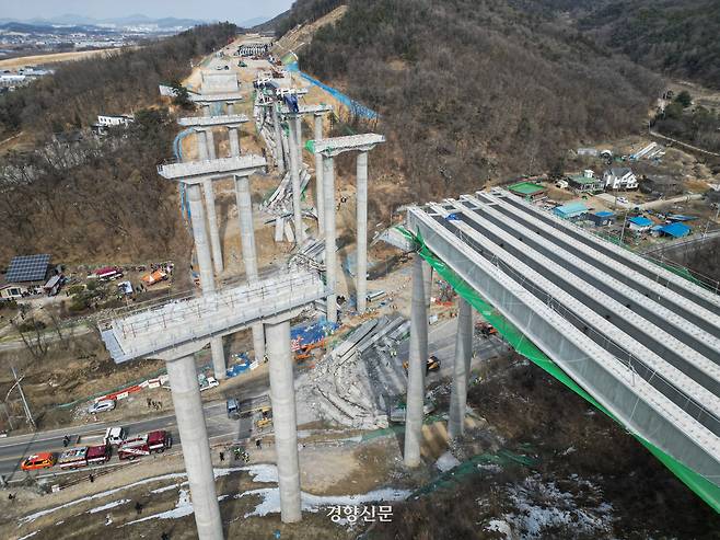 경찰 ‘안성 서울세종고속도 교량 붕괴 사고 2차 현장 조사 실시백런칭 작업 중 사고