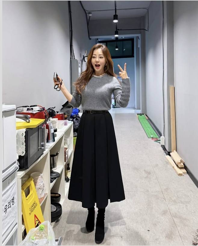 결혼보다 연애 25년째 ♥ing 50세 최강 동안 여배우 우아한 롱스커트룩 대본은 내운명