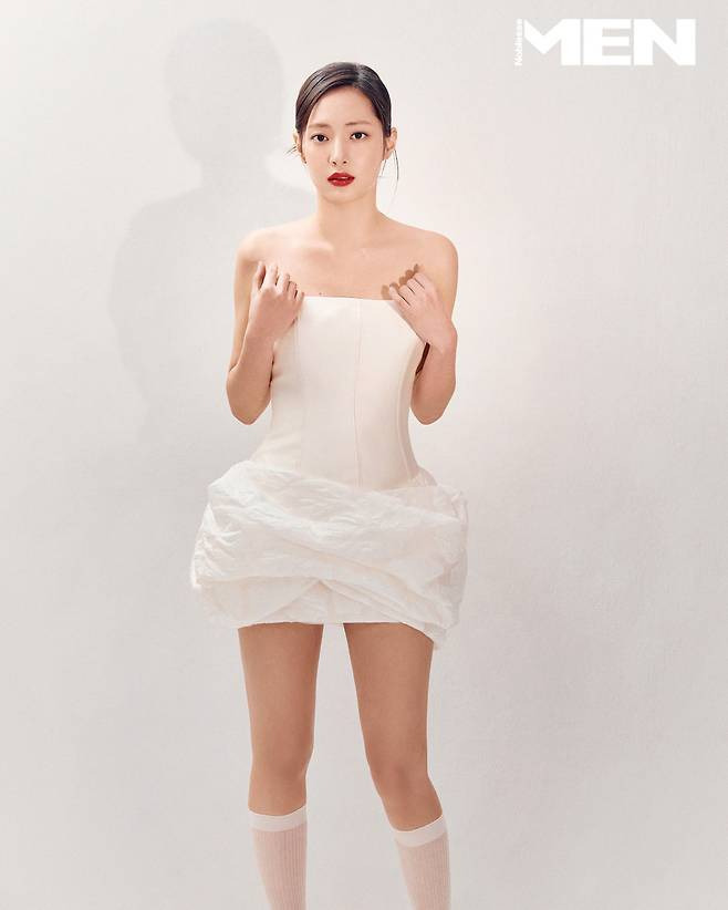 범상치 않은 미모로 등장부터 역대급 반응 큰 키와 미친 비율 25세 여배우 화보룩 스타와 패션