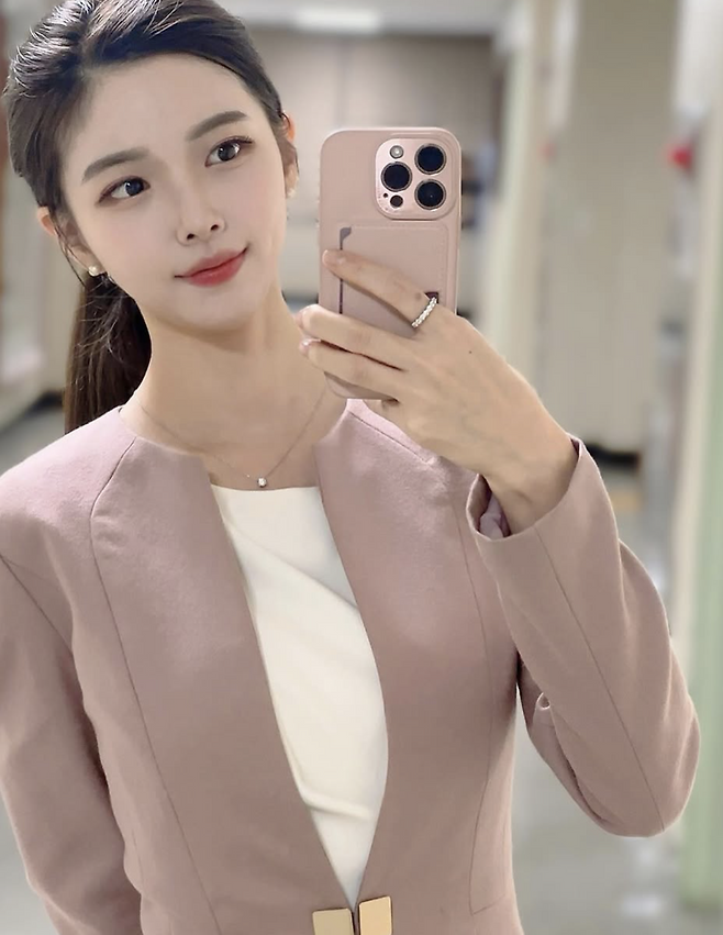 카리나 닮은 서울대 출신 Kbs 신입 아나운서 화제 패션매거진 그레이