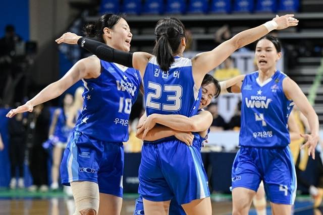 ‘통합 우승 노린다!’ 우리은행, ‘김단비 더블더블+심성영·박혜미 맹활약’ 앞세워 KB스타즈 격파…3승 2패로 챔프전행 [WKBL PO]