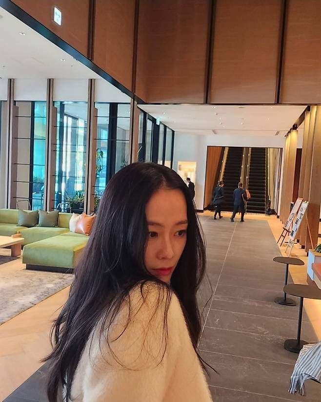 변호사 출신 의사가 청혼4년째 신혼 일상 공개한 여배우 미니스커트룩 스타와 라이프