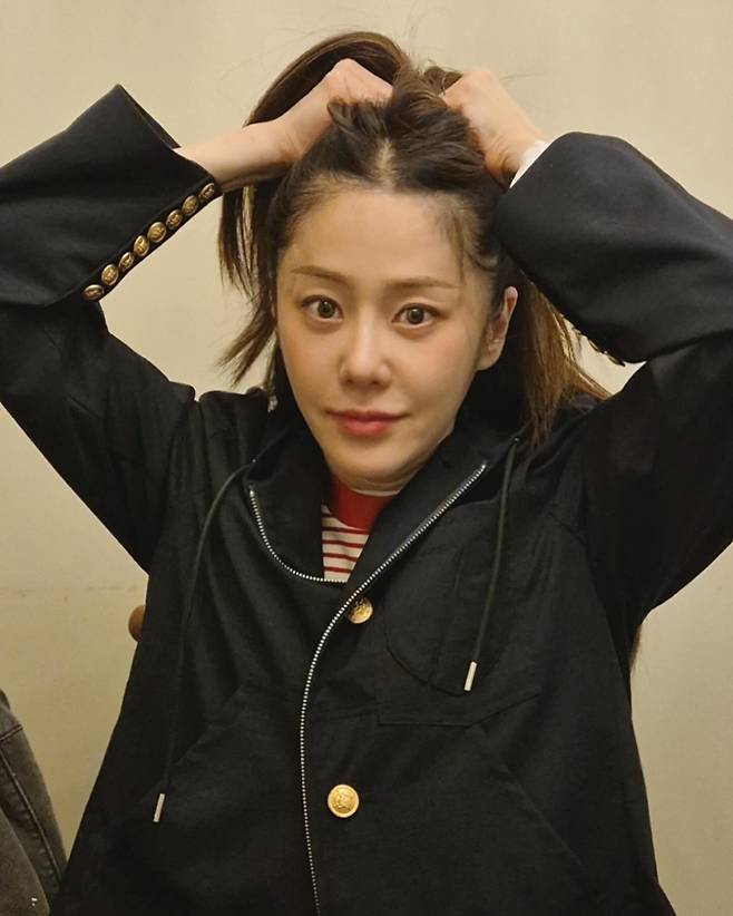 고현정 54살 맞아 블랙 자켓 입고 여전한 동안미모 스타픽