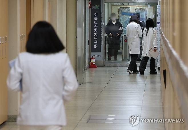 교육부 수업거부·휴학 종용 의대 학생회 수사의뢰