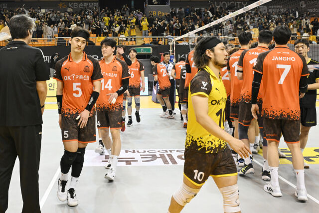 레오 빠지니 준우승→꼴찌 추락 Ok 7년 만에 최하위 수모kb 2위 확정 초읽기 김연경 광주 배구 팬들에게 작별 인사