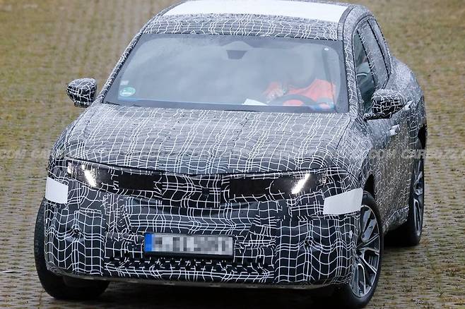 주행거리 '700km' 등극.. 벤츠 차주들, 복통 호소할 BMW 역대급 SUV | 오토포크