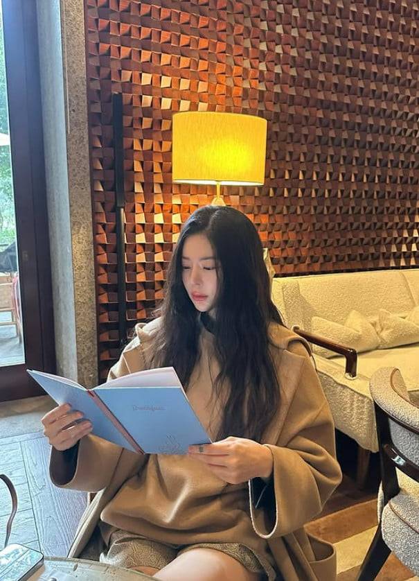 '170cm·48kg' 가녀린 몸매 뽐낸 '33세' 여가수, 누구랑 데이트 했나