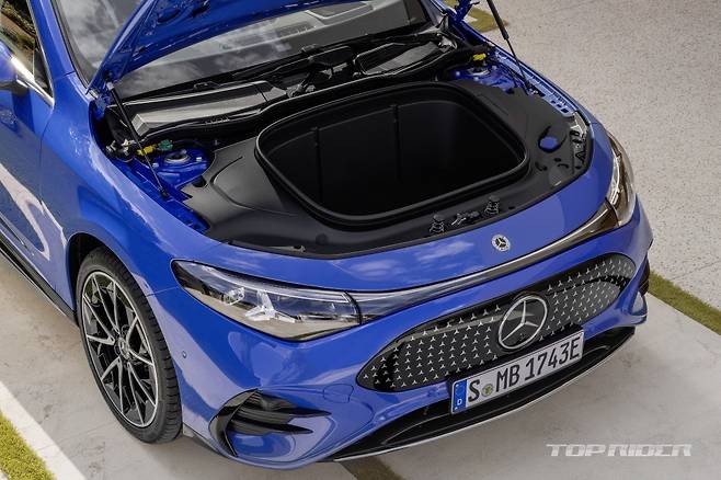 벤츠 신형 CLA 공개, 그릴에 삼각별이 총 '143개' | 탑라이더