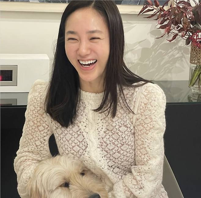 재벌가 며느리로 20년째 시집살이 52세 최강동안 여배우 우아한 외출룩 스타와 패션