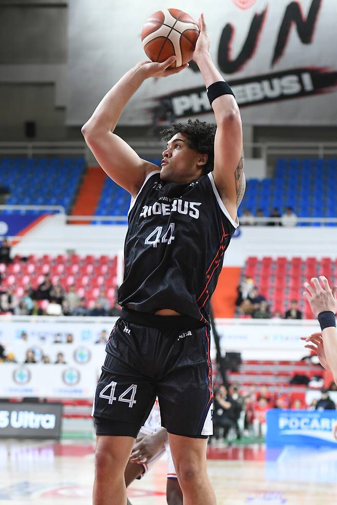 [BK 리뷰] ‘인사이드 장악’ KCC, 현대모비스에 완승‥12연패 탈출