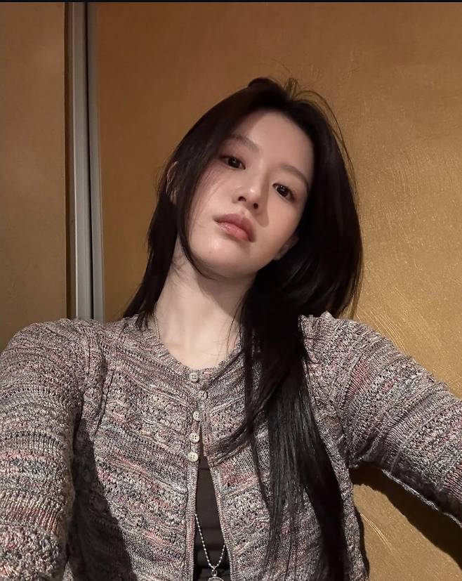 고윤정 콧날에 베이겠어 신이 빚은 듯 완벽한 옆태 모자에 쏙 가려진 소두 여신룩 뷰티는 내운명