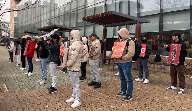 미얀마 민주주의 반드시 승리 군사독재 반대 시위 계속