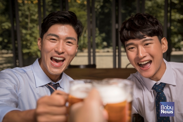 엉덩이뼈 썩음병을 일으키는 최대의 원흉 ‘스테로이드와 ‘술