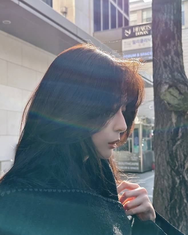 배우인 줄만 알았는데 걸그룹 활동까지 172cm 비율 끝판왕 여배우 올블랙 롱코트룩 뷰티는 내운명