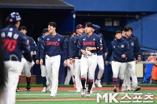 아쉬운 롯데 ‘내일은 이기자 Mk포토