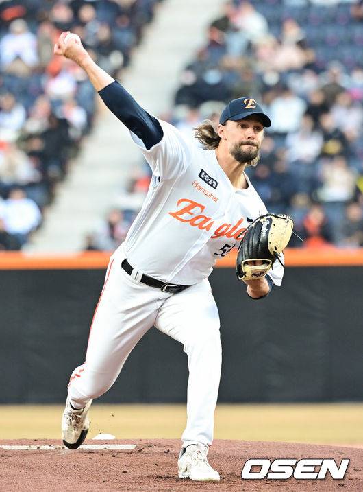 한화, 대전 신구장 첫 경기부터 이겼다...김태연 첫 홈런 주인공, 파죽의 5연승 질주 [대전 리뷰]