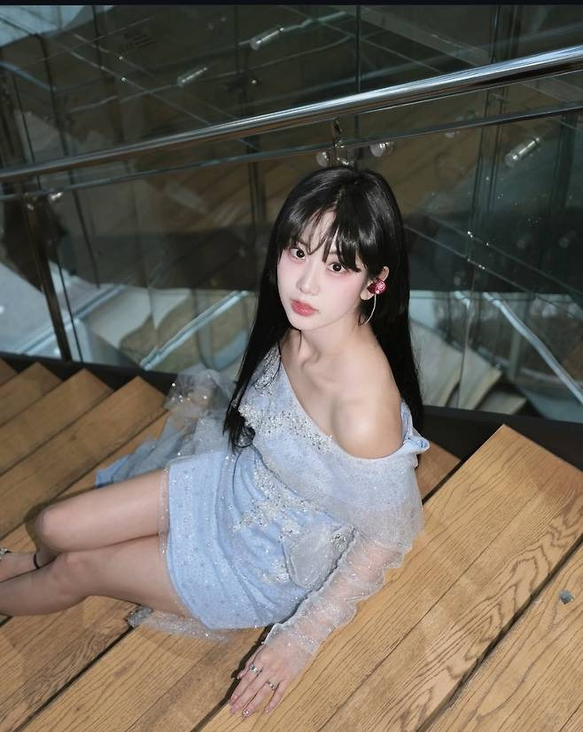 유명 걸그룹 땐 수입 0원 트로트 전향해 대박 기부천사된 여가수의 드레스 룩 스타와 패션