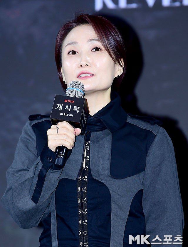 박경림 목사야 퇴마사야 바지 위에 치마 유행을 부르는 패셔니스타 유니크 드레스룩 뷰티는 내운명