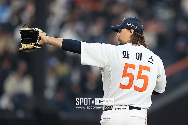 1억 단기 알바가 14억 정규직 됐다…한화 154km 외인의 대반전 드라마, 올해는 벌써부터 맹활약 예고