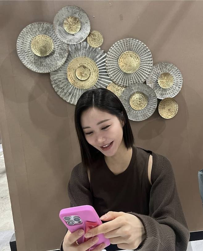 26살에 쌍둥이 출산 7년 만에 복귀 싱글맘으로 돌아온 32세 여배우 볼레로 카디건룩 스타와 패션