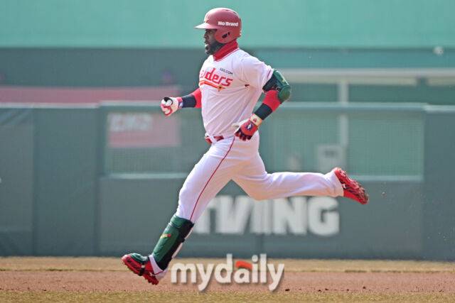 “ABS 안 좋다, 불편하다, 생각할수록 스트레스” KBO 34세 외인 타격왕의 충격발언[MD광주]