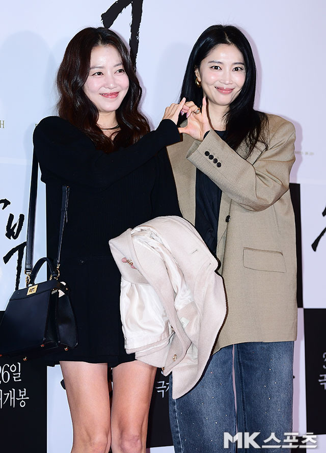 이소연 오윤아 이 언니들 어쩔 거야 우아한 절친 케미 터졌다 난리난 나들이룩 뷰티는 내운명