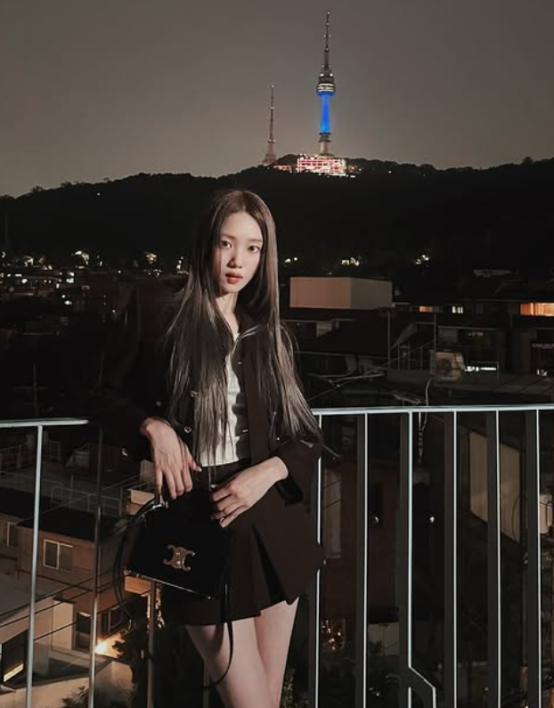 유년시절 판자촌 생활했다는 인형 미모 여배우 일상룩 패션룸