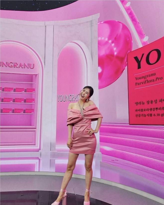 장영란 갈수록 어려지는 걸그룹 미모 46세 핑크 공주님 오프숄더 미니드레스룩 뷰티는 내운명