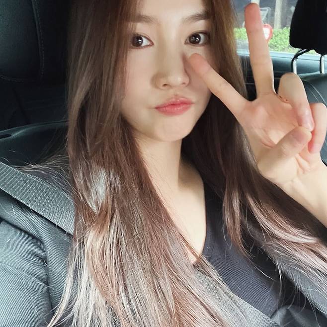 진아름 컬러풀한 봄의 무드를 완벽하게 입다 Fashionnavi