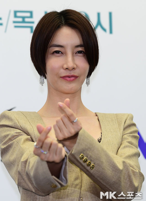 가족 몰래 만난 지 3개월 만에 혼인신고한 여배우 빼앗기기 싫어서” 연예는 내운명