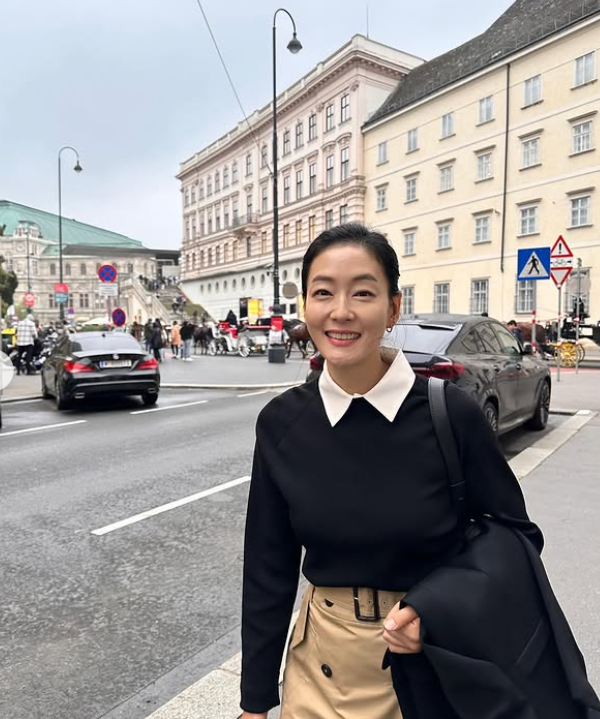외국 꽃미남 닮은 판사랑 결혼한 연예인 여행룩 패션룸
