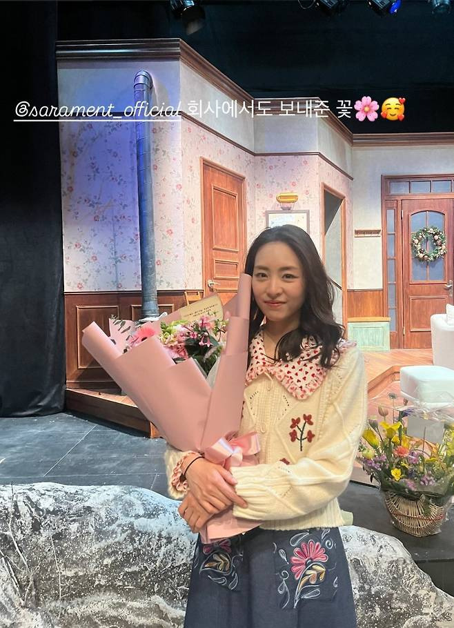 윤아·고아라와 어깨 나란히 ‘sm 3대 미녀 여배우 청순미 터진 롱스커트룩 대본은 내운명