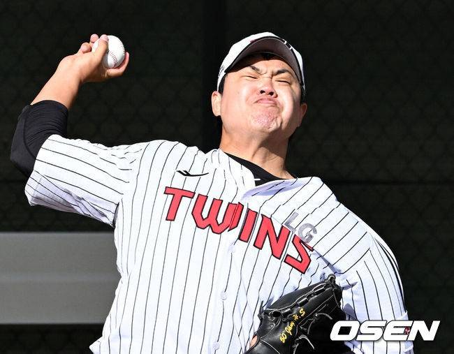 개막 3연승 Lg 얼마나 더 강해지려고 캠프 도중 황당 부상 임시 마무리 두 번째 퓨처스 등판서 1이닝 무실점 점검 완료