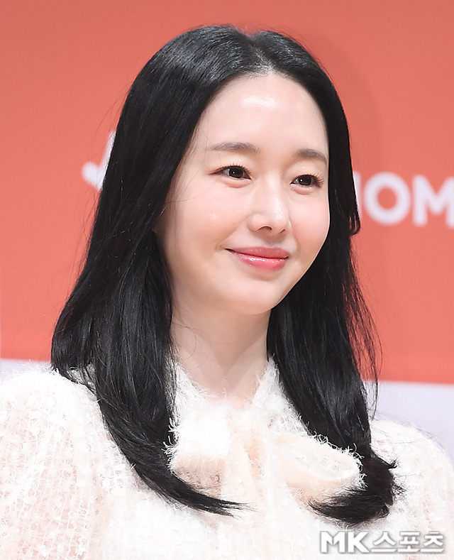 이정현 실물 이 정도였어 우아한 의사 사모님 리본 묶고 사뿐사뿐 트위드 드레스룩 뷰티는 내운명