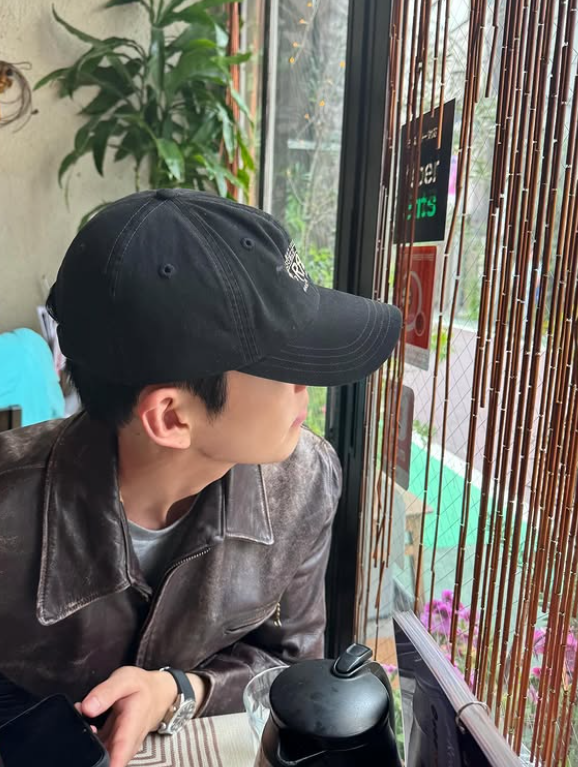 벌써 10년 연애 중인 비주얼 연예인 커플 여행 시밀러룩 패션룸