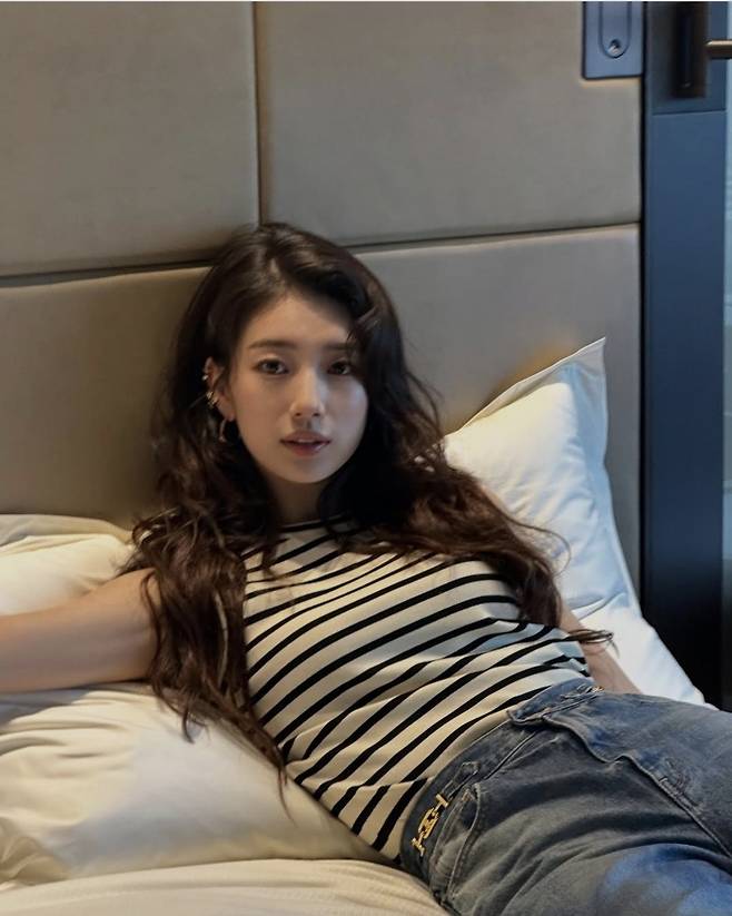 수지 싱가포르 반한 청순 세련미 다리 길이로 판타지 쓴 트위드 여신룩 뷰티는 내운명