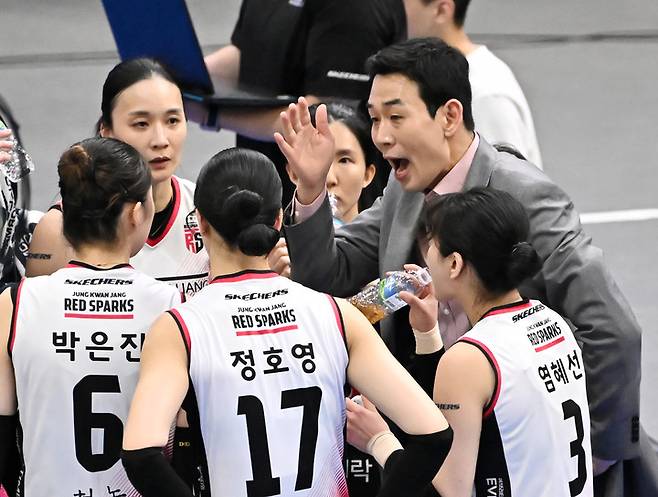 13년 만의 챔프전 정관장 인천으로 향한다 현대건설 꺾고 흥국생명과 꼭대기 격돌