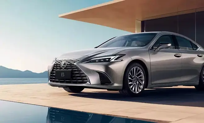 렉서스 ES300h 6년만의 풀체인지 공개 | 두맨카