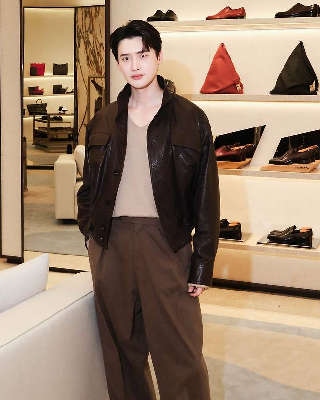 이종석 타이베이서 조각 비주얼로 설렘 유발 세련된 봄 스타일 페라가모룩 뷰티는 내운명