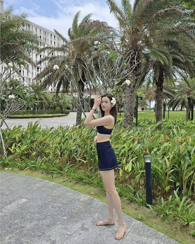 한동안 잊혔지만… 15년 만에 돌아온 170cm 46세 돌싱맘 여배우, 원피스룩 | 스타와 패션