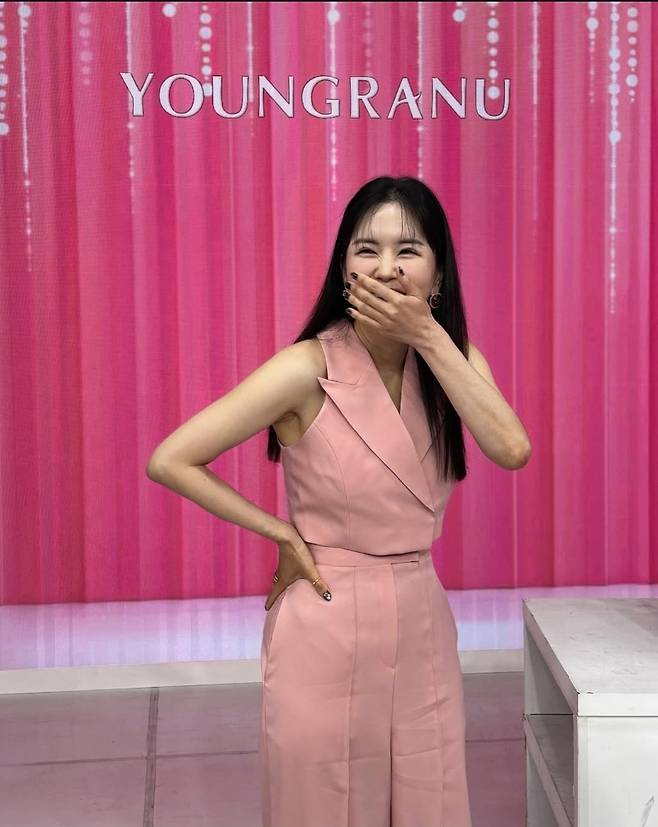 장영란 걸그룹과 구분 안돼 두아이 엄마 핑크 공주가 따로 없는 오프숄더 미니드레스룩 뷰티는 내운명