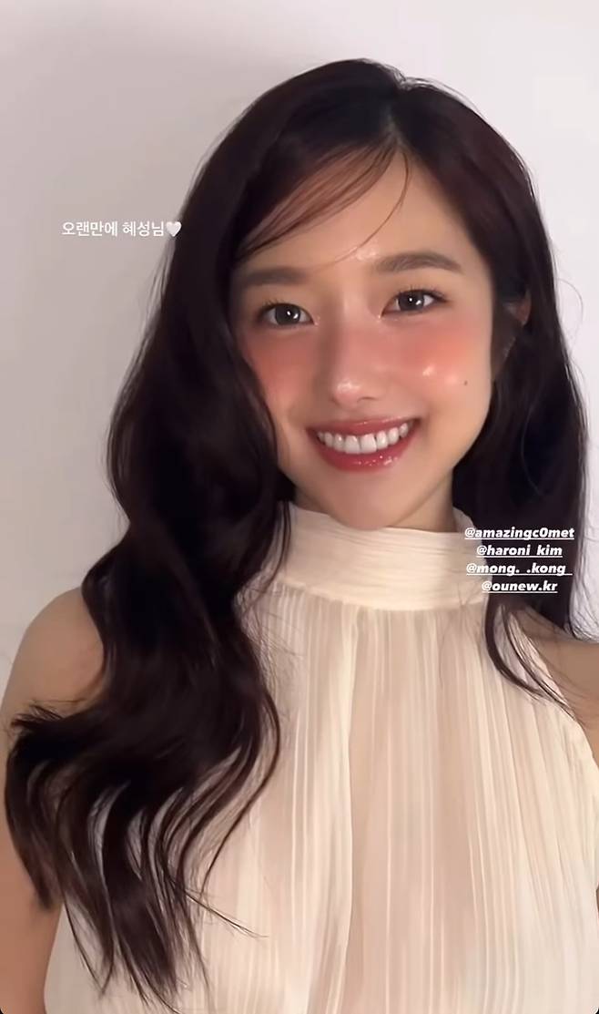 이혜성 아나 이런게 진짜 과즙미 생글생글 청순 미모에 딱 어울린 플리츠 드레스룩 뷰티는 내운명