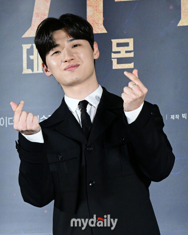 악마 때려잡는 다크히어로거룩한 밤 오컬트에 마동석표 주먹을 Md현장 종합