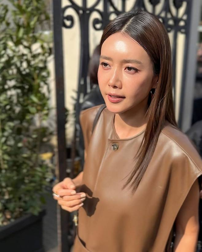 동안 유지에 억대 썼다고” 1728cm·48kg 여배우 여신미 터진 레더 원피스룩 대본은 내운명