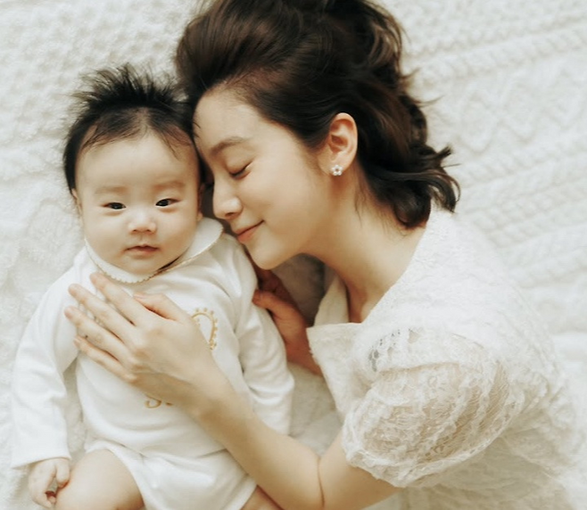 태권도 선수 ️ 결혼 둘째 출산 3주 만에 복귀한 원더걸스 32세 여가수 드레스룩 스타와 패션