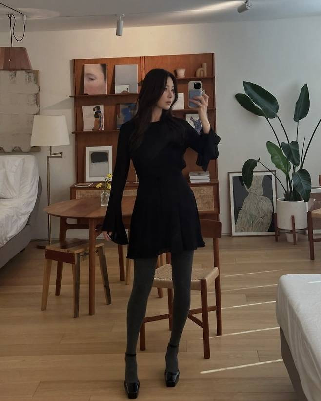 애 키우면서 이 몸매 미친 비율 자랑한 172cm·47kg 여배우 미니원피스룩 대본은 내운명
