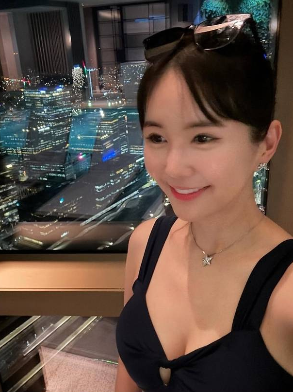 물 오른 미모 자랑하는 46세 두 아이 엄마 호주에서 물 만난 완벽 바캉스룩 대본은 내운명