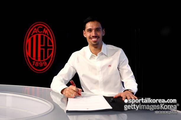 과르디올라는 끈질기다...퇴짜 맞은 蘭 월클 MF에게 또 한번 들이댄다!→"KDB 대체자로 원해"