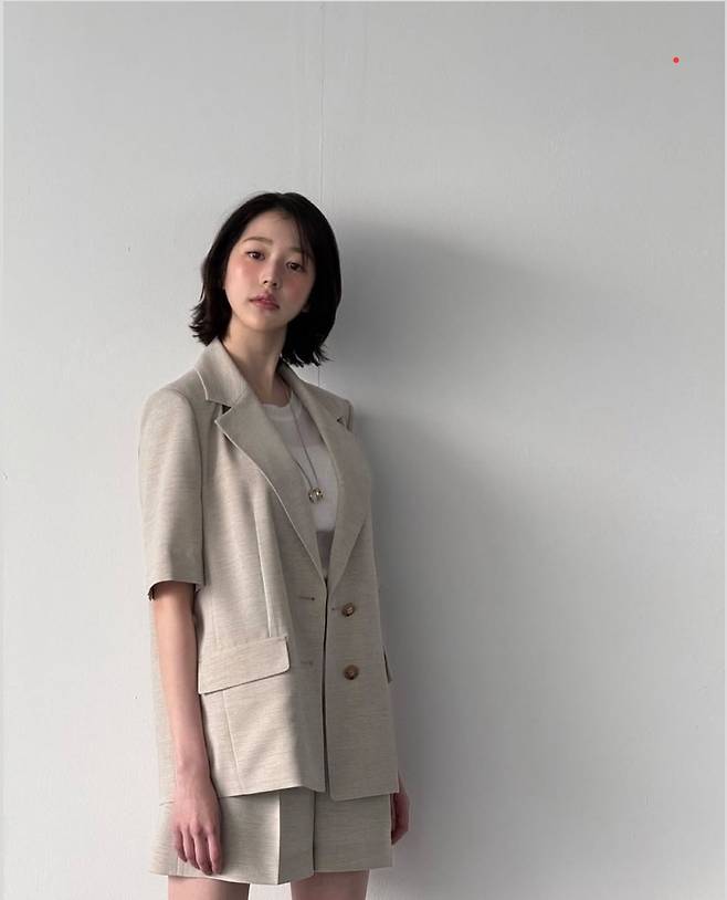 이웃 주민이 언니가 먼저 데뷔할줄 알았다 고백 톱스타 동생을 둔 여배우 미니스커트룩 뷰티는 내운명