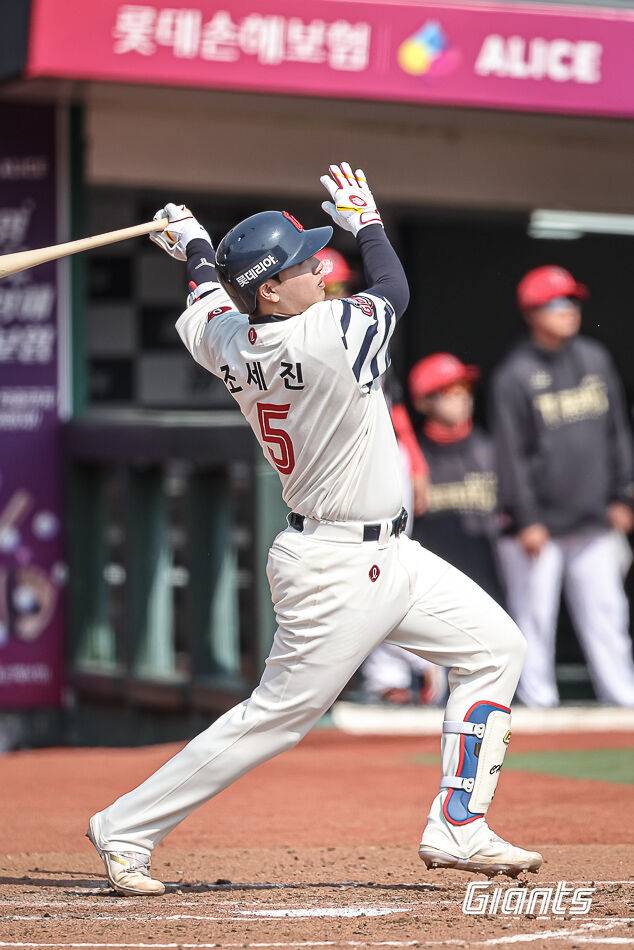 986일 만의 선발이었는데헛스윙 세 번은 할 수 있지만 롯데 1r 유망주 한 타석만에 교체된 이유 Md부산